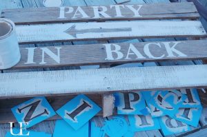 Pallet Sign Tutorial: easy way to direct guests for a party